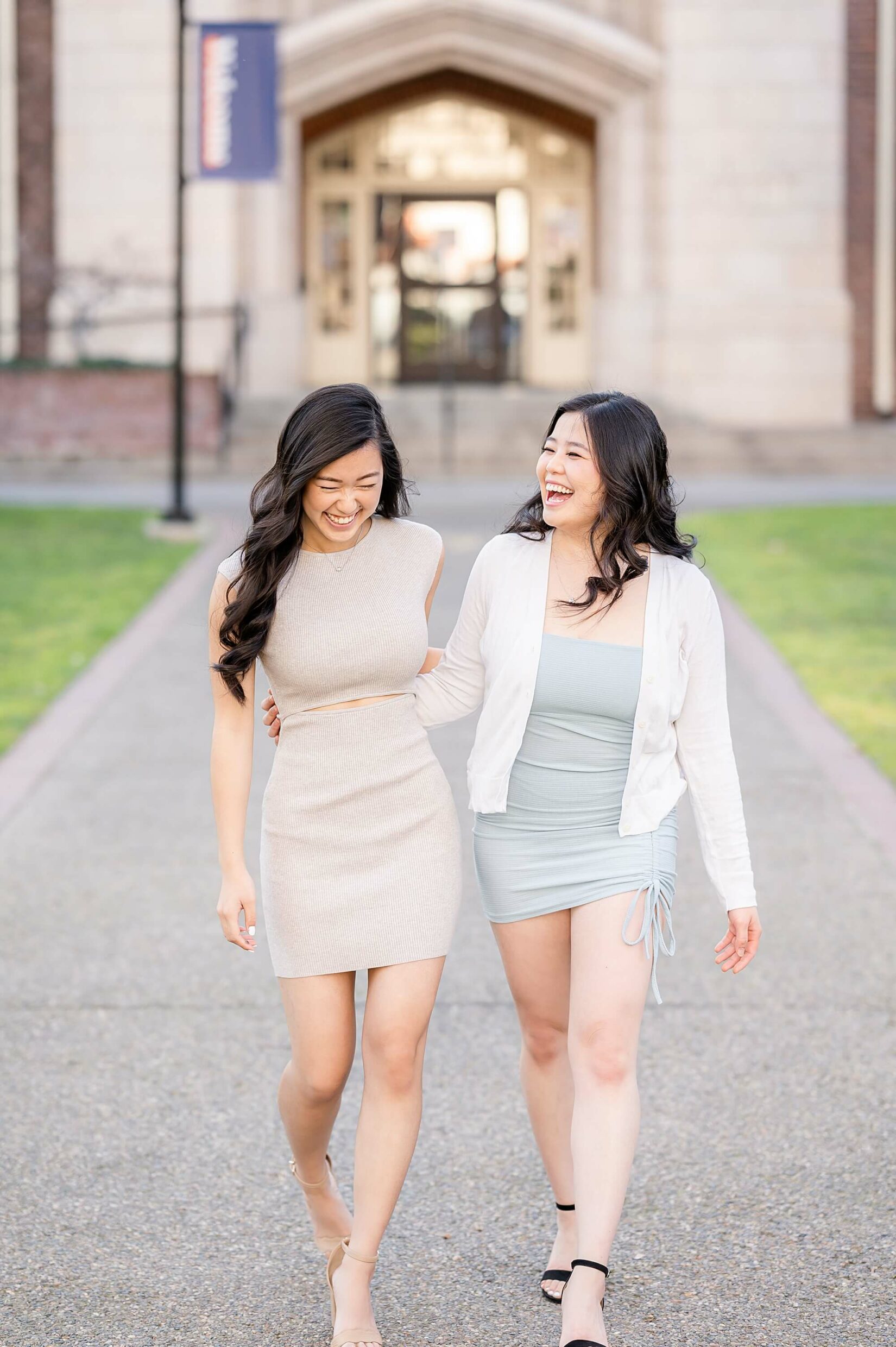 Make Your Graduation Shoot a Bestie Friend Group Session | University ...